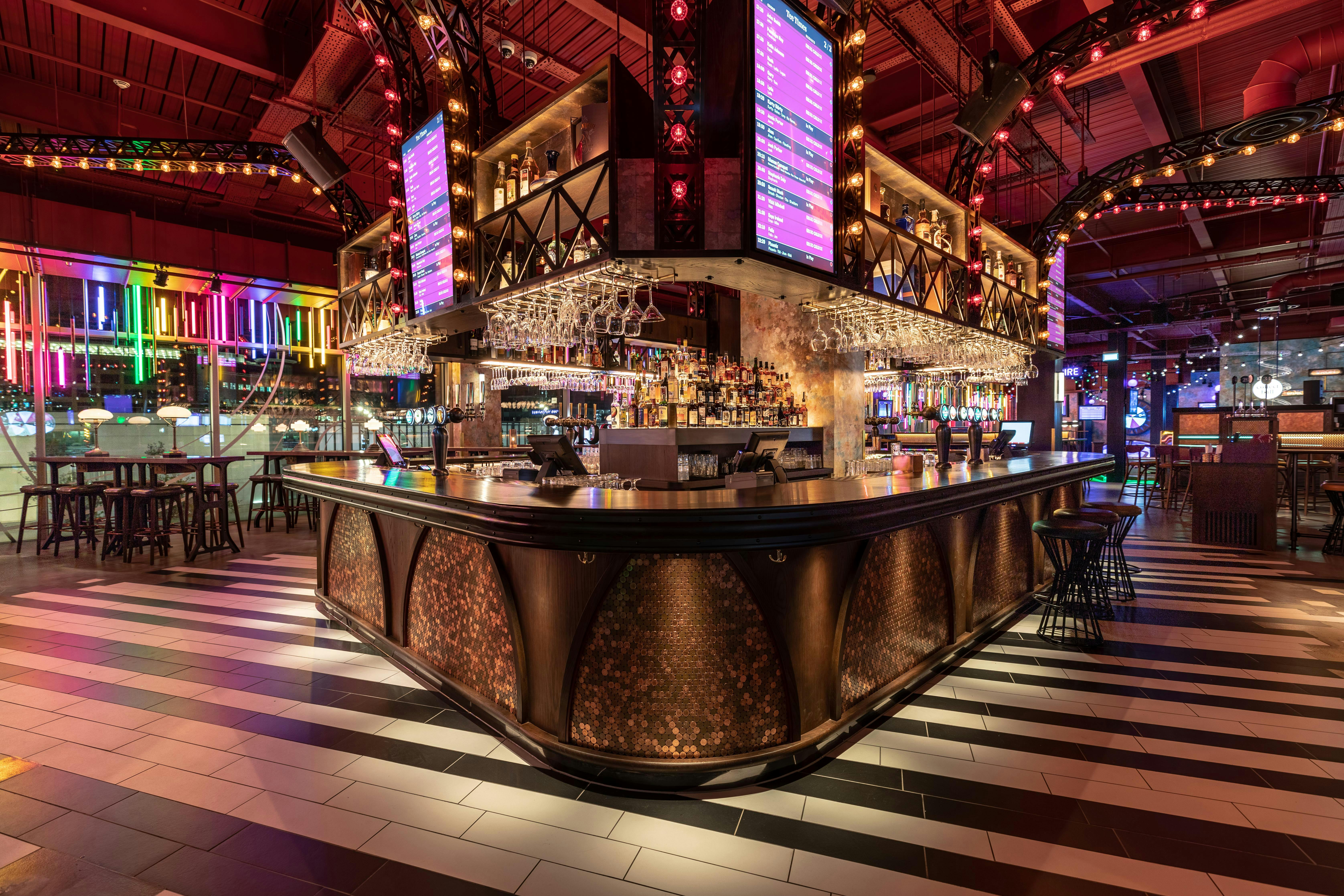 9 (W)hole Reasons why Puttshack is the Place for Your Next Party