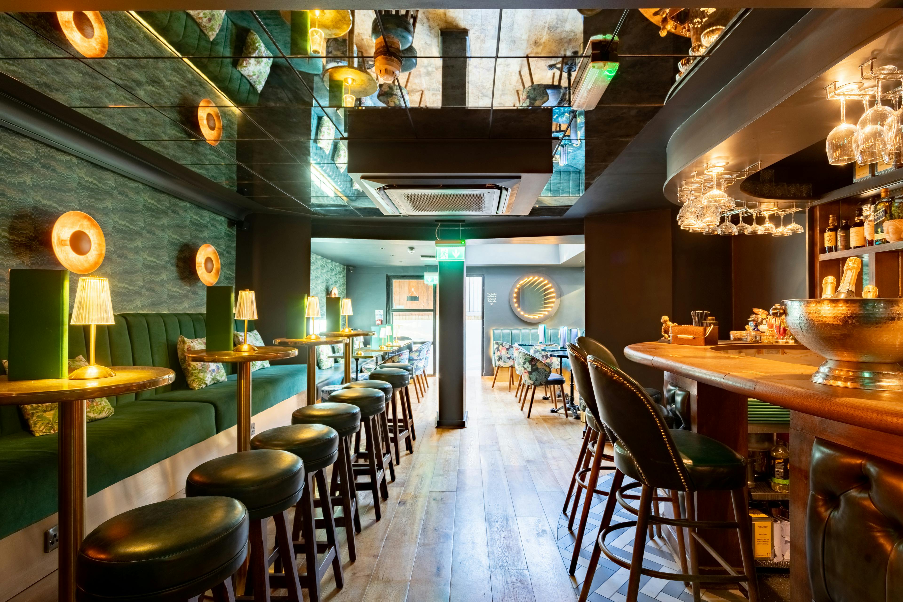 Arthurs Bar | Dining | Aragon House | All the best venues