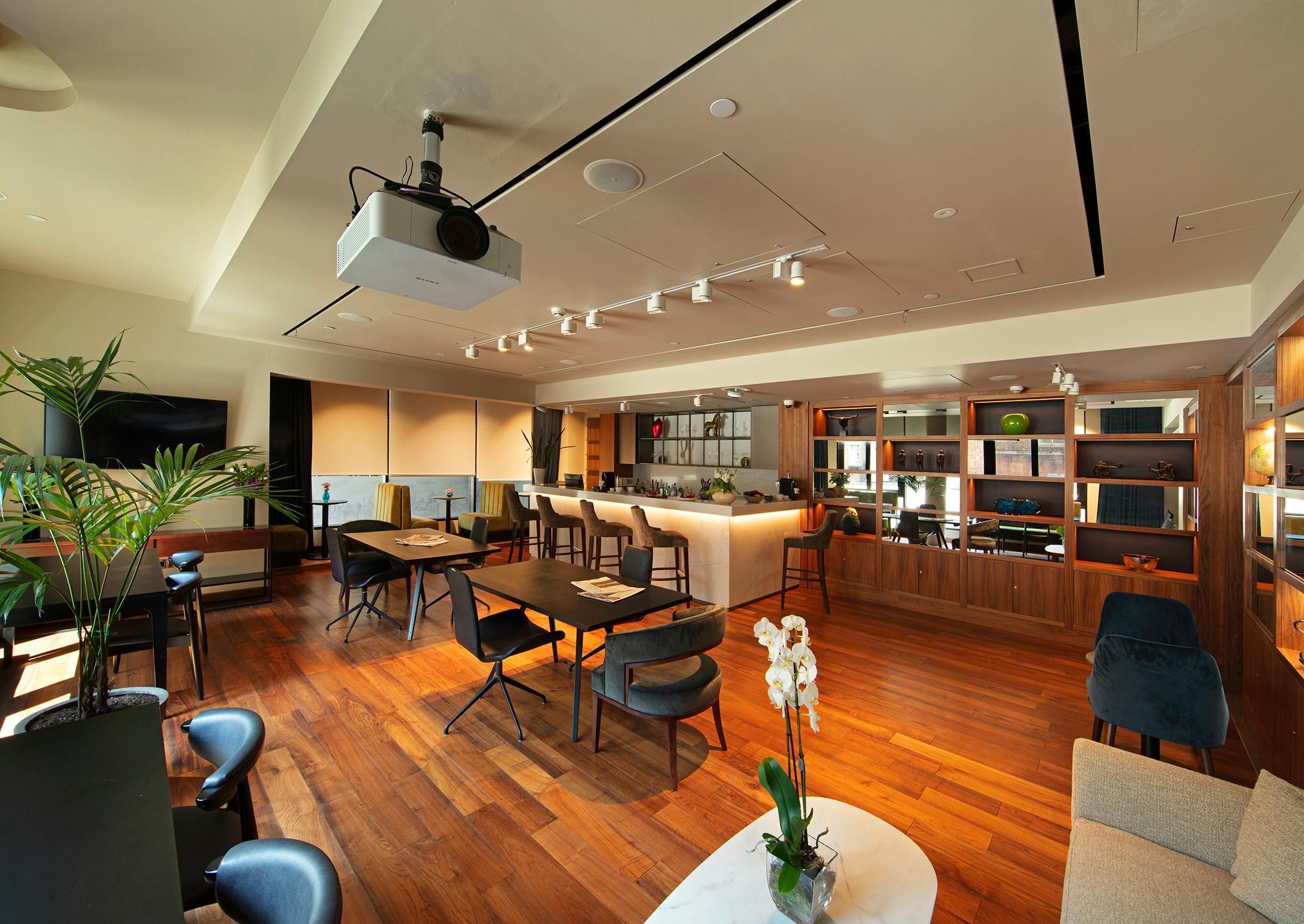 The Crescent Suite | Business | Tower Suites by Blue Orchid
